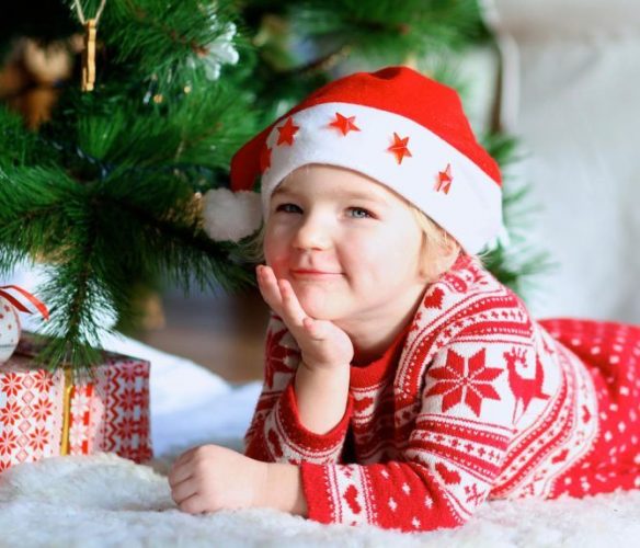 Новогодние подарки детям: что и до какого возраста дарить
