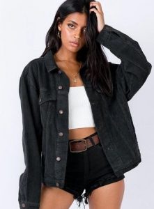 Fashionable denim shorts 2020-2021: photos, trends, novelties