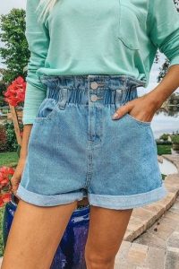 Fashionable denim shorts 2020-2021: photos, trends, novelties