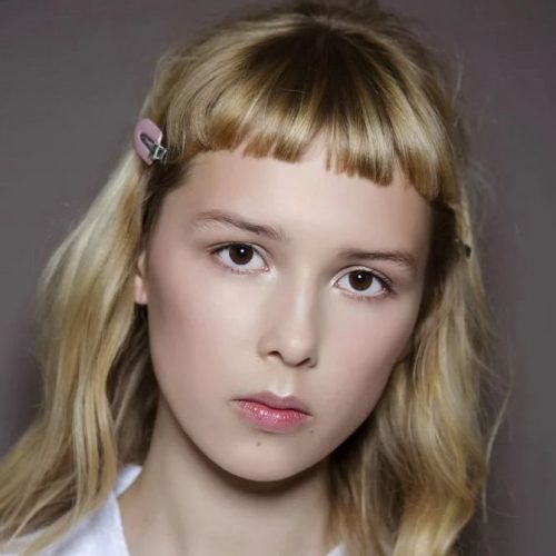 Fashionable micro bangs 2023-2024: options for who suits